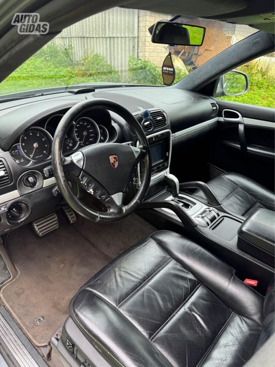 Grey Porsche Cayenne 2004 in Moletai, with an engine capacity of 4.50 L and mileage of 352 thousand km for 3200 €, photo 10 on AUTOMOTO.COM.LV