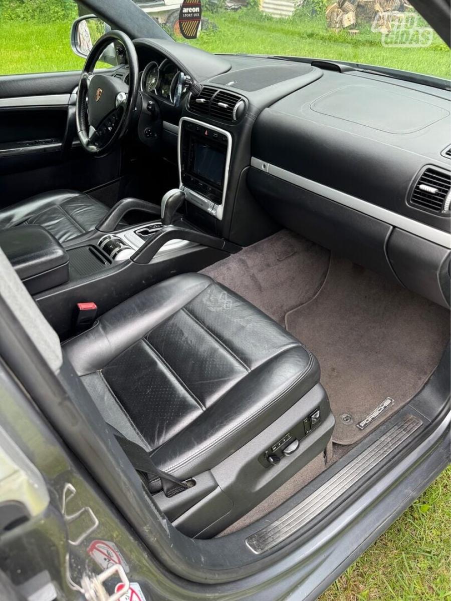 Grey Porsche Cayenne 2004 in Moletai, with an engine capacity of 4.50 L and mileage of 352 thousand km for 3200 €, photo 11 on AUTOMOTO.COM.LV