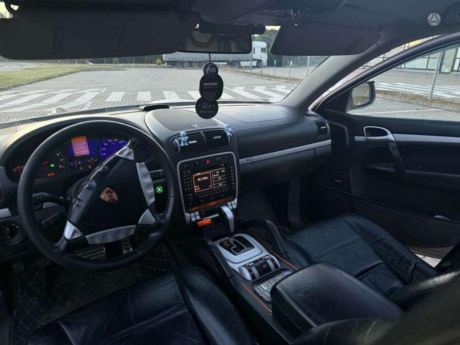 Pelēks Porsche Cayenne 2004 Kupiškis, ar dzinēja tilpumu 4.50 L un nobraukumu 295 tūkst. km par 4000 €, foto 11 vietnē AUTOMOTO.COM.LV