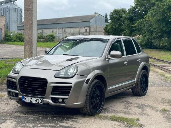 Pelēks Porsche Cayenne 2004 Kupiškis, ar dzinēja tilpumu 4.50 L un nobraukumu 300 tūkst. km par 3300 €, foto 1 vietnē AUTOMOTO.COM.LV