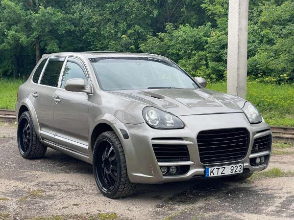 Pelēks Porsche Cayenne 2004 Kupiškis, ar dzinēja tilpumu 4.50 L un nobraukumu 300 tūkst. km par 3300 €, foto 3 vietnē AUTOMOTO.COM.LV