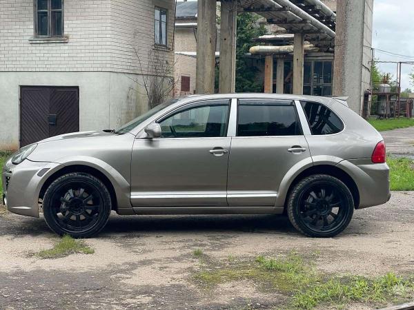 Pelēks Porsche Cayenne 2004 Kupiškis, ar dzinēja tilpumu 4.50 L un nobraukumu 300 tūkst. km par 3300 €, foto 4 vietnē AUTOMOTO.COM.LV
