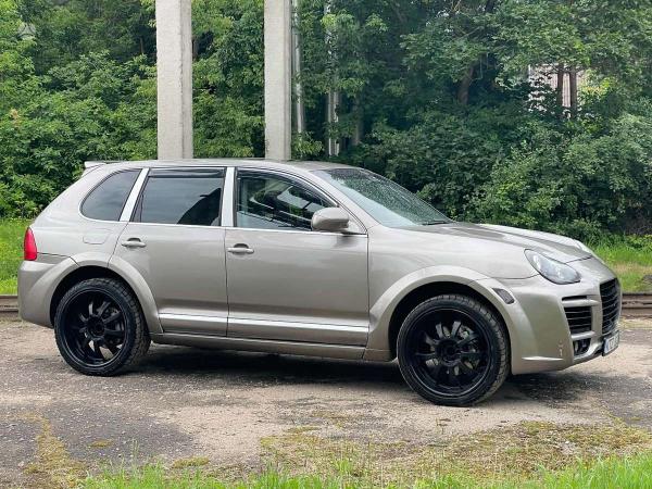 Pelēks Porsche Cayenne 2004 Kupiškis, ar dzinēja tilpumu 4.50 L un nobraukumu 300 tūkst. km par 3300 €, foto 6 vietnē AUTOMOTO.COM.LV