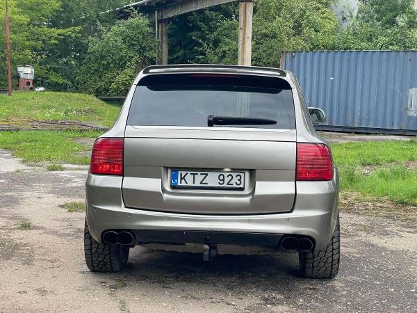 Pelēks Porsche Cayenne 2004 Kupiškis, ar dzinēja tilpumu 4.50 L un nobraukumu 300 tūkst. km par 3300 €, foto 8 vietnē AUTOMOTO.COM.LV