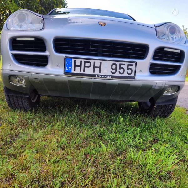 Grey Porsche Cayenne 2004 in Utena, with an engine capacity of 4.50 L and mileage of 315 thousand km for 6499 €, photo 8 on AUTOMOTO.COM.LV
