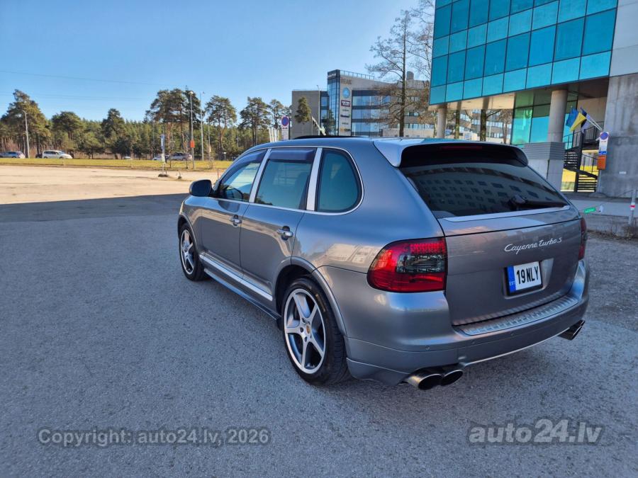 Pelēks Porsche Cayenne 2005 Tallina, ar dzinēja tilpumu 4.50 L un nobraukumu 107 tūkst. km par 14500 €, foto 4 vietnē AUTOMOTO.COM.LV