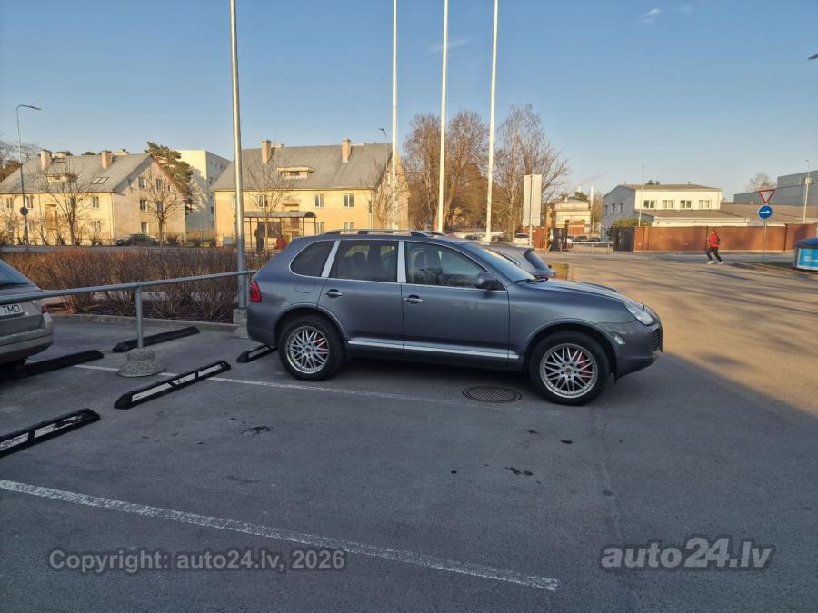 Pelēks Porsche Cayenne 2005 Tallina, ar dzinēja tilpumu 4.50 L un nobraukumu 245 tūkst. km par 5700 €, foto 4 vietnē AUTOMOTO.COM.LV