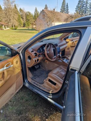 Pelēks Porsche Cayenne 2005 Tallina, ar dzinēja tilpumu 4.50 L un nobraukumu 245 tūkst. km par 5700 €, foto 16 vietnē AUTOMOTO.COM.LV