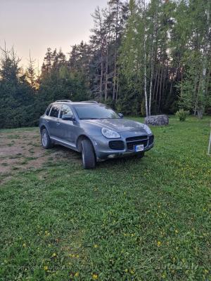 Pelēks Porsche Cayenne 2005 Tallina, ar dzinēja tilpumu 4.50 L un nobraukumu 245 tūkst. km par 5700 €, foto 23 vietnē AUTOMOTO.COM.LV