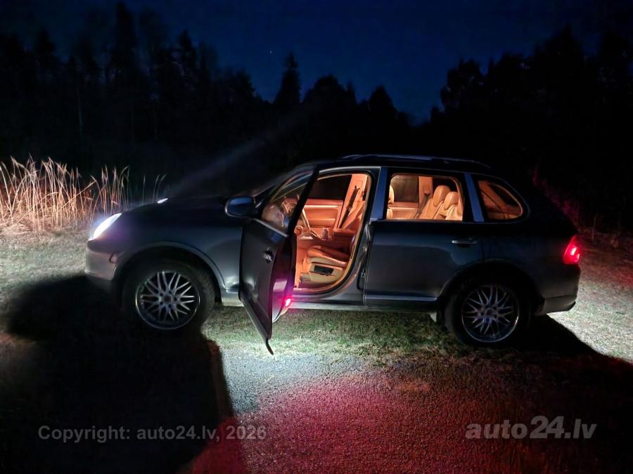 Pelēks Porsche Cayenne 2005 Tallina, ar dzinēja tilpumu 4.50 L un nobraukumu 245 tūkst. km par 5700 €, foto 24 vietnē AUTOMOTO.COM.LV