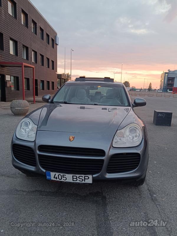 Pelēks Porsche Cayenne 2005 Tallina, ar dzinēja tilpumu 4.50 L un nobraukumu 129 tūkst. km par 7890 €, foto 1 vietnē AUTOMOTO.COM.LV