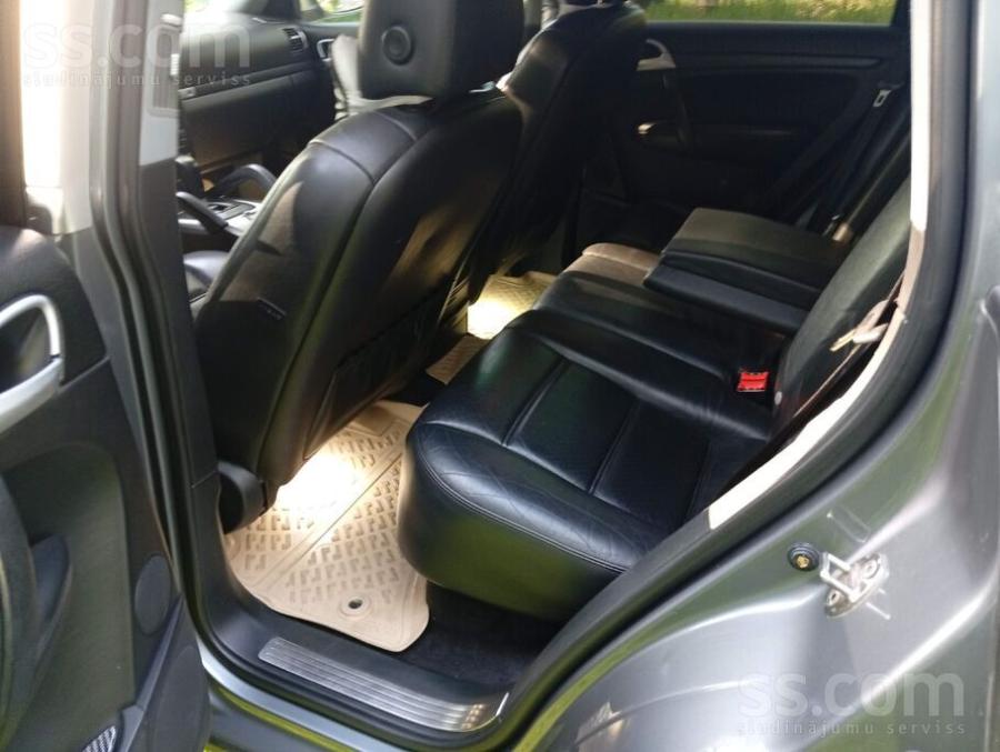 Pelēks Porsche Cayenne 2005 Rīga, ar dzinēja tilpumu 4.50 L un nobraukumu 322 tūkst. km par 8900 €, foto 12 vietnē AUTOMOTO.COM.LV