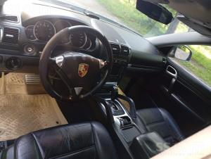 Pelēks Porsche Cayenne 2005 Rīga, ar dzinēja tilpumu 4.50 L un nobraukumu 322 tūkst. km par 8900 €, foto 15 vietnē AUTOMOTO.COM.LV