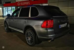 Pelēks Porsche Cayenne 2005 Rīga, ar dzinēja tilpumu 4.50 L un nobraukumu 322 tūkst. km par 7100 €, foto 4 vietnē AUTOMOTO.COM.LV