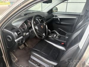 Pelēks Porsche Cayenne 2005 Rīga, ar dzinēja tilpumu 3.20 L un nobraukumu 305 tūkst. km par 4700 €, foto 8 vietnē AUTOMOTO.COM.LV