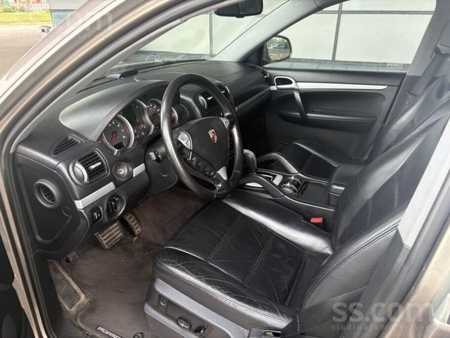 Pelēks Porsche Cayenne 2005 Rīga, ar dzinēja tilpumu 3.20 L un nobraukumu 305 tūkst. km par 4700 €, foto 8 vietnē AUTOMOTO.COM.LV