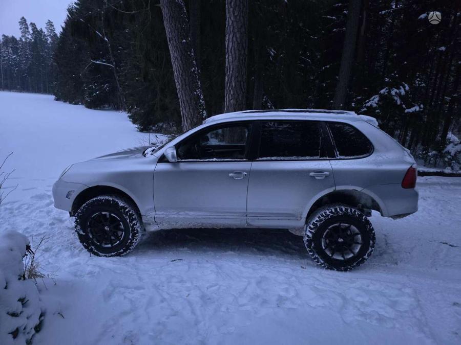 Grey Porsche Cayenne 2006 in Siauliai, with an engine capacity of 4.51 L and mileage of 160 thousand km for 10999 €, photo 5 on AUTOMOTO.COM.LV