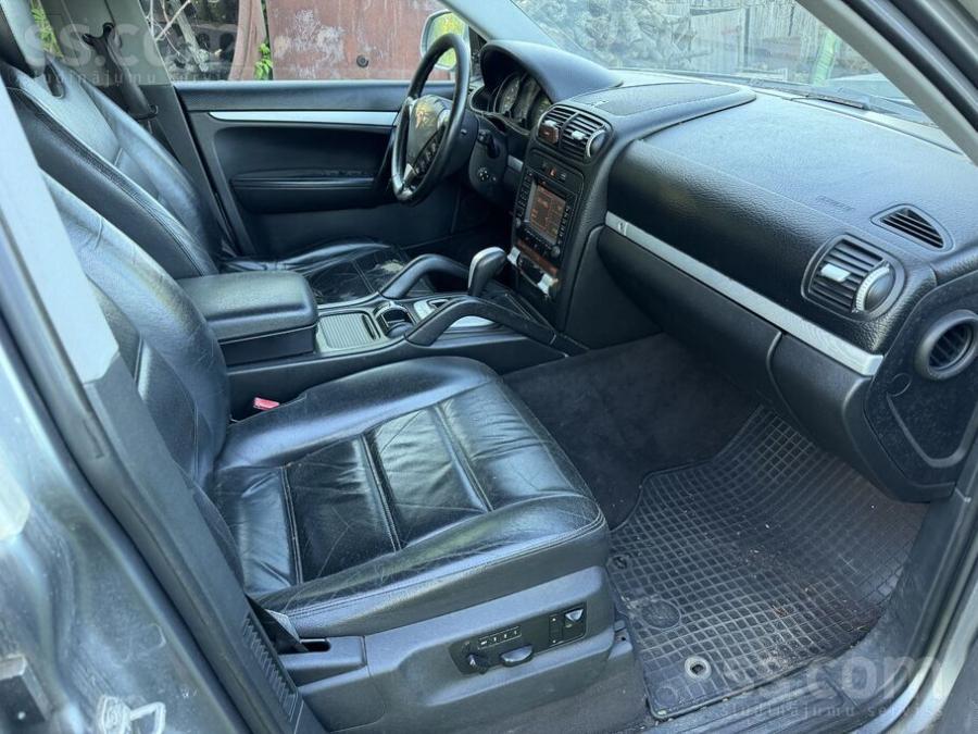 Grey Porsche Cayenne 2006 in Liepaja, with an engine capacity of 3.20 L and mileage of 360 thousand km for 3500 €, photo 6 on AUTOMOTO.COM.LV