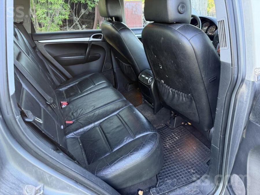 Grey Porsche Cayenne 2006 in Liepaja, with an engine capacity of 3.20 L and mileage of 360 thousand km for 3500 €, photo 7 on AUTOMOTO.COM.LV