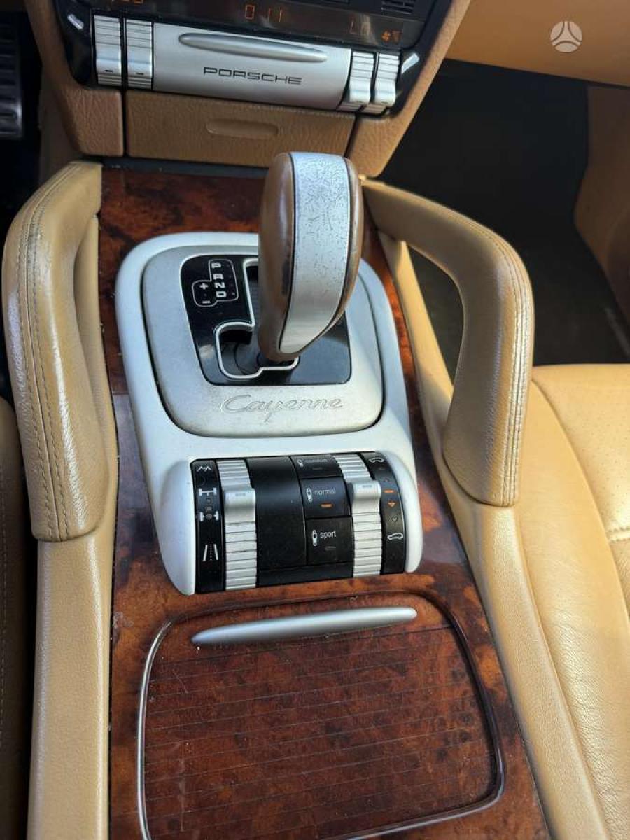 Pelēks Porsche Cayenne 2006 Viļņa, ar dzinēja tilpumu 4.50 L un nobraukumu 298 tūkst. km par 2500 €, foto 11 vietnē AUTOMOTO.COM.LV