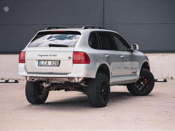 Pelēks Porsche Cayenne 2006 Šauļi, ar dzinēja tilpumu 4.50 L un nobraukumu 160 tūkst. km par 9500 €, foto 2 vietnē AUTOMOTO.COM.LV