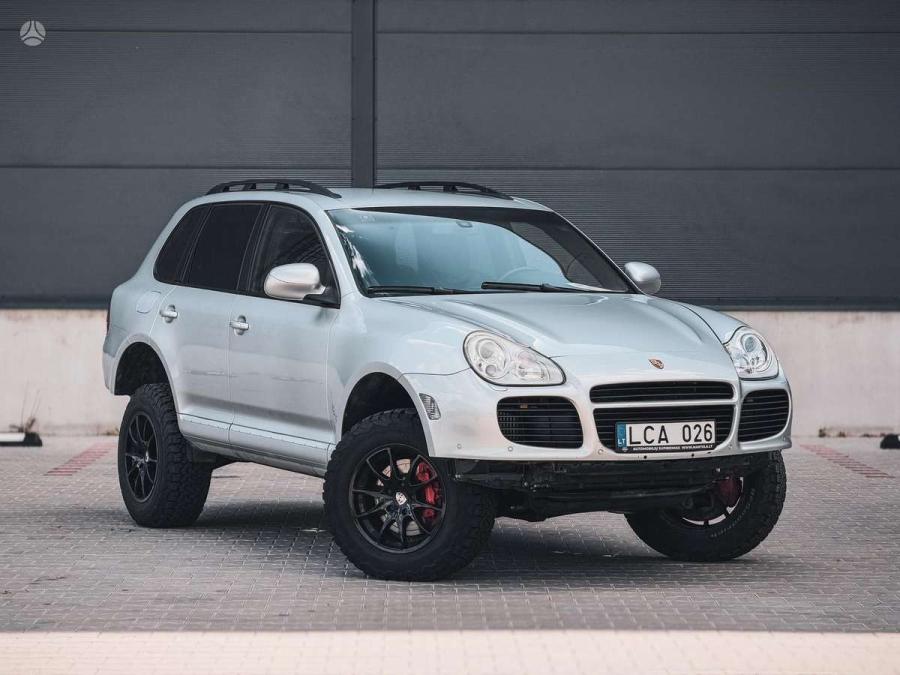 Grey Porsche Cayenne 2006 in Siauliai, with an engine capacity of 4.50 L and mileage of 160 thousand km for 9500 €, photo 5 on AUTOMOTO.COM.LV