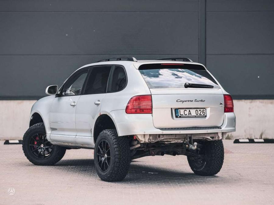 Grey Porsche Cayenne 2006 in Siauliai, with an engine capacity of 4.50 L and mileage of 160 thousand km for 9500 €, photo 7 on AUTOMOTO.COM.LV