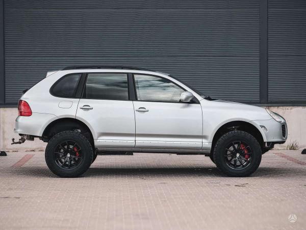 Pelēks Porsche Cayenne 2006 Šauļi, ar dzinēja tilpumu 4.50 L un nobraukumu 160 tūkst. km par 9500 €, foto 7 vietnē AUTOMOTO.COM.LV