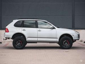 Grey Porsche Cayenne 2006 in Siauliai, with an engine capacity of 4.50 L and mileage of 160 thousand km for 9500 €, photo 8 on AUTOMOTO.COM.LV