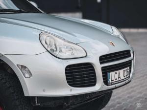 Grey Porsche Cayenne 2006 in Siauliai, with an engine capacity of 4.50 L and mileage of 160 thousand km for 9500 €, photo 12 on AUTOMOTO.COM.LV