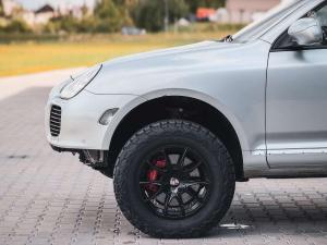 Grey Porsche Cayenne 2006 in Siauliai, with an engine capacity of 4.50 L and mileage of 160 thousand km for 9500 €, photo 13 on AUTOMOTO.COM.LV