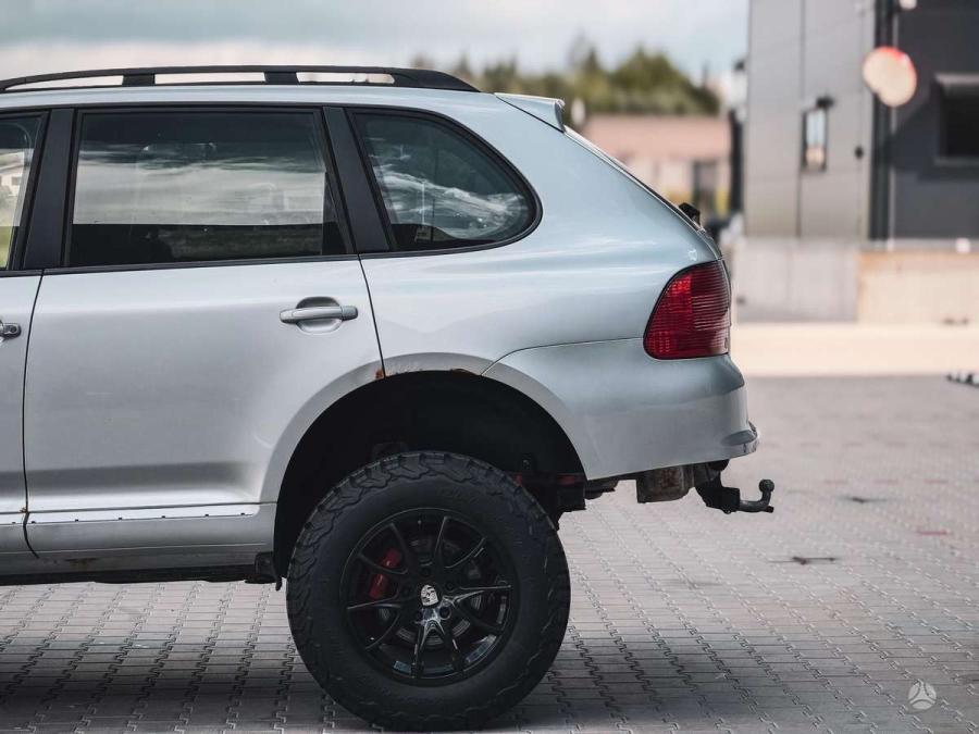 Grey Porsche Cayenne 2006 in Siauliai, with an engine capacity of 4.50 L and mileage of 160 thousand km for 9500 €, photo 14 on AUTOMOTO.COM.LV