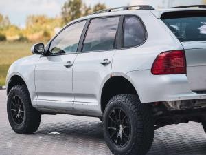 Grey Porsche Cayenne 2006 in Siauliai, with an engine capacity of 4.50 L and mileage of 160 thousand km for 9500 €, photo 17 on AUTOMOTO.COM.LV