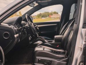 Grey Porsche Cayenne 2006 in Siauliai, with an engine capacity of 4.50 L and mileage of 160 thousand km for 9500 €, photo 19 on AUTOMOTO.COM.LV