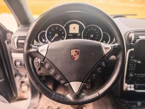 Grey Porsche Cayenne 2006 in Siauliai, with an engine capacity of 4.50 L and mileage of 160 thousand km for 9500 €, photo 20 on AUTOMOTO.COM.LV