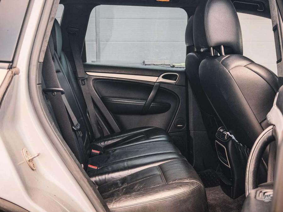 Grey Porsche Cayenne 2006 in Siauliai, with an engine capacity of 4.50 L and mileage of 160 thousand km for 9500 €, photo 25 on AUTOMOTO.COM.LV