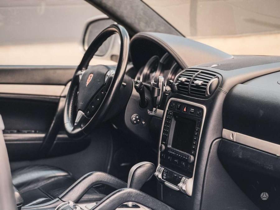 Grey Porsche Cayenne 2006 in Siauliai, with an engine capacity of 4.50 L and mileage of 160 thousand km for 9500 €, photo 30 on AUTOMOTO.COM.LV
