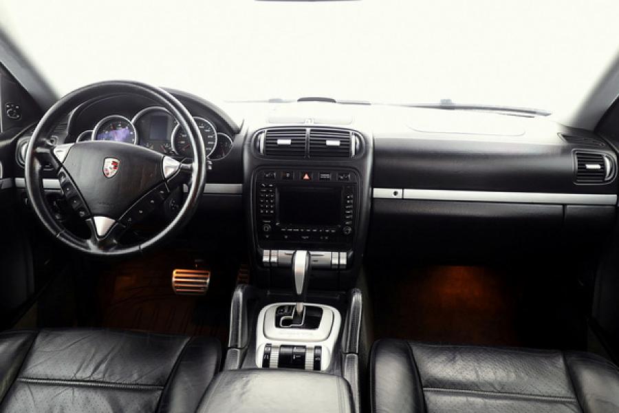 Pelēks Porsche Cayenne 2006 Tallina, ar dzinēja tilpumu 4.50 L un nobraukumu 342 tūkst. km par 1999 €, foto 6 vietnē AUTOMOTO.COM.LV
