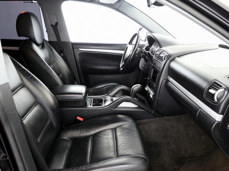 Pelēks Porsche Cayenne 2006 Tallina, ar dzinēja tilpumu 4.50 L un nobraukumu 342 tūkst. km par 1999 €, foto 7 vietnē AUTOMOTO.COM.LV