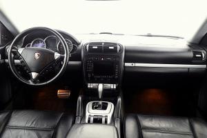 Pelēks Porsche Cayenne 2006 Tallina, ar dzinēja tilpumu 4.50 L un nobraukumu 342 tūkst. km par 1999 €, foto 13 vietnē AUTOMOTO.COM.LV