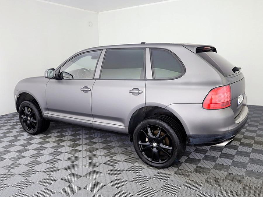 Grey Porsche Cayenne 2006 in Tallinn, with an engine capacity of 4.50 L and mileage of 342 thousand km for 1999 €, photo 5 on AUTOMOTO.COM.LV