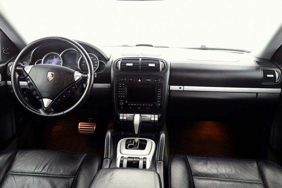 Grey Porsche Cayenne 2006 in Tallinn, with an engine capacity of 4.50 L and mileage of 342 thousand km for 1999 €, photo 13 on AUTOMOTO.COM.LV