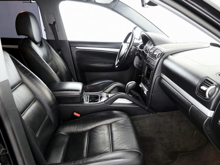 Grey Porsche Cayenne 2006 in Tallinn, with an engine capacity of 4.50 L and mileage of 342 thousand km for 1999 €, photo 14 on AUTOMOTO.COM.LV