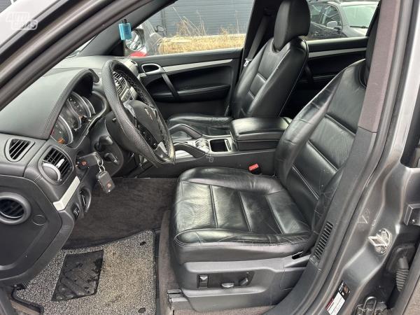Grey Porsche Cayenne 2007 in Giraite, with an engine capacity of 4.80 L and mileage of 209 thousand km for 5350 €, photo 10 on AUTOMOTO.COM.LV