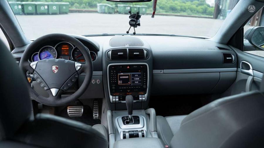 Pelēks Porsche Cayenne 2008 Kauņa, ar dzinēja tilpumu 4.81 L un nobraukumu 166 tūkst. km par 14500 €, foto 20 vietnē AUTOMOTO.COM.LV