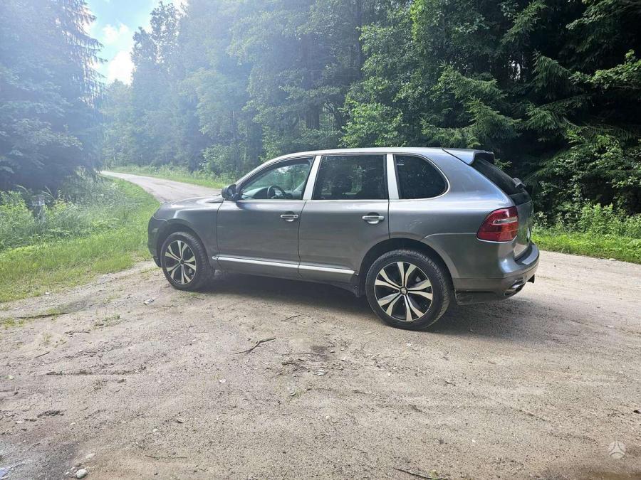 Grey Porsche Cayenne 2008 in Kaunas, with an engine capacity of 3.60 L and mileage of 271 thousand km for 5700 €, photo 12 on AUTOMOTO.COM.LV