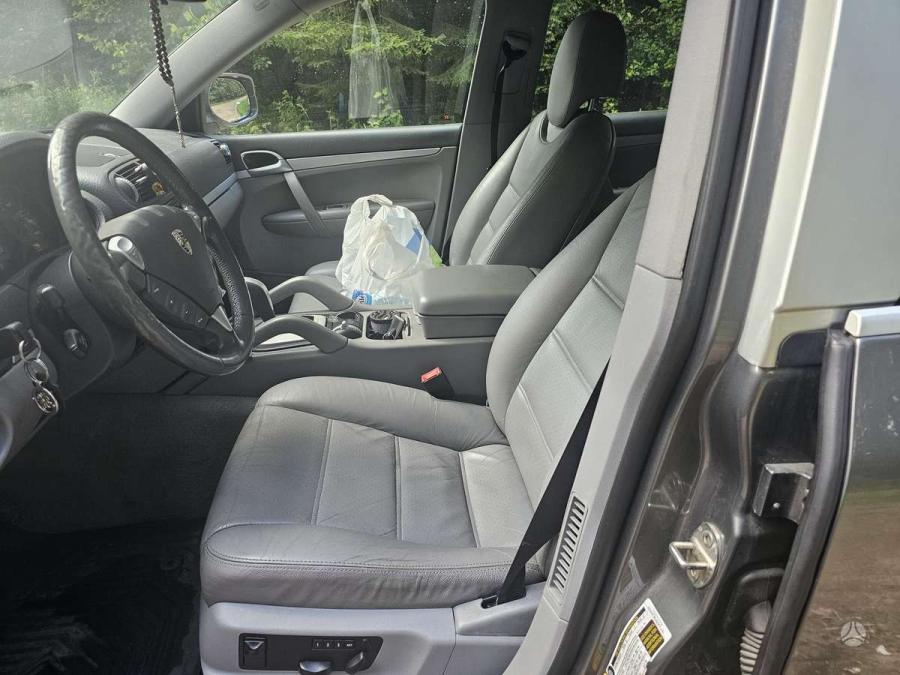 Grey Porsche Cayenne 2008 in Kaunas, with an engine capacity of 3.60 L and mileage of 271 thousand km for 5700 €, photo 14 on AUTOMOTO.COM.LV