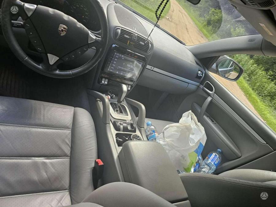 Pelēks Porsche Cayenne 2008 Kauņa, ar dzinēja tilpumu 3.60 L un nobraukumu 256 tūkst. km par 6000 €, foto 8 vietnē AUTOMOTO.COM.LV