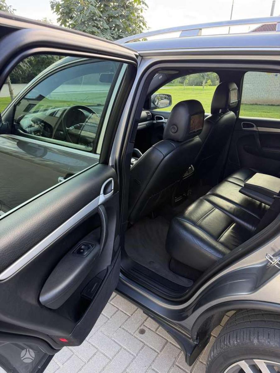 Pelēks Porsche Cayenne 2008 Telšiai, ar dzinēja tilpumu 3.60 L un nobraukumu 270 tūkst. km par 9300 €, foto 15 vietnē AUTOMOTO.COM.LV