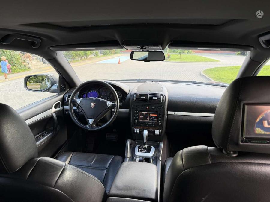 Pelēks Porsche Cayenne 2008 Telšiai, ar dzinēja tilpumu 3.60 L un nobraukumu 270 tūkst. km par 9300 €, foto 19 vietnē AUTOMOTO.COM.LV